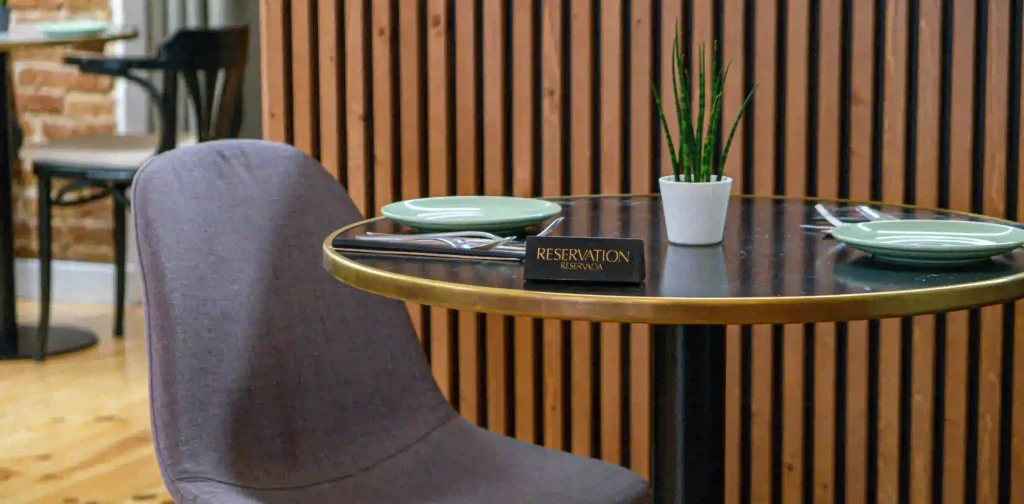 Reservations - Roxy's Bistro & Bar